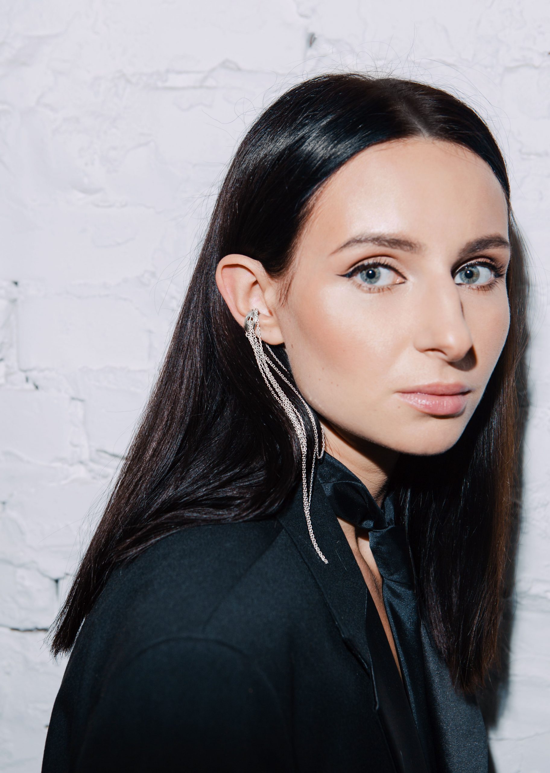 Volume cuff with chains